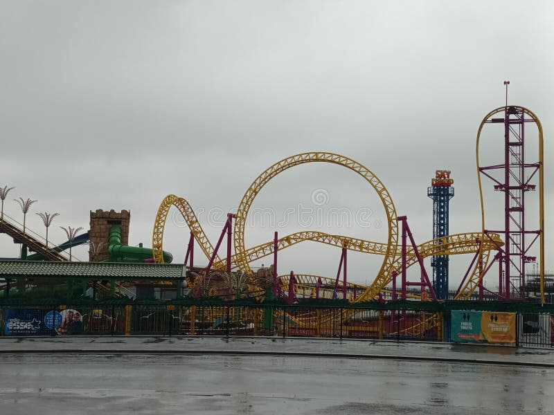 Loop Roller Coaster England Editorial Image - Image of leisure, coaster ...