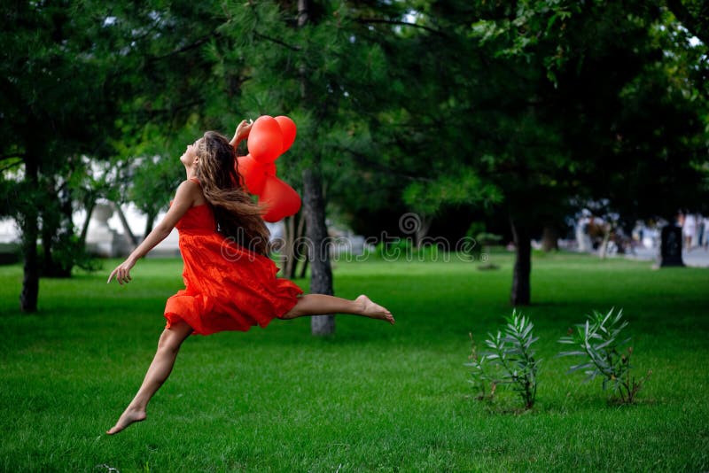 Lopend meisje stock afbeelding. Image of kaukasisch, lang - 5794275