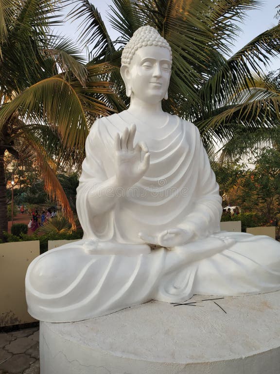 Lord budda stachu stock image. Image of tree, clothing - 197107169