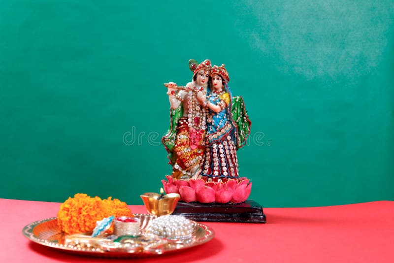 Lord Krishna Und Radha, Indischer Gott Stockfoto - Bild von segnen ...
