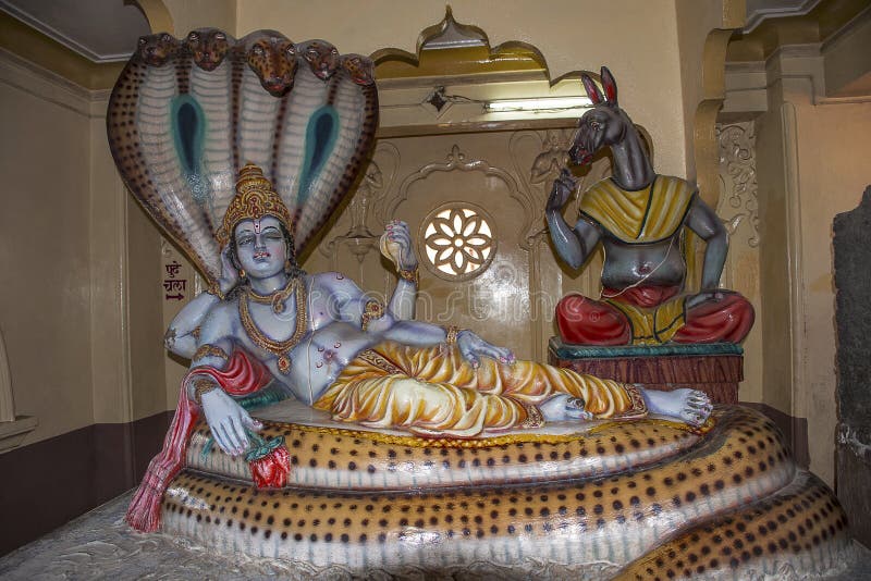 Lord Vishnu Sur Le Serpent Maths De Kaikadi Maharaj Image stock - Image ...