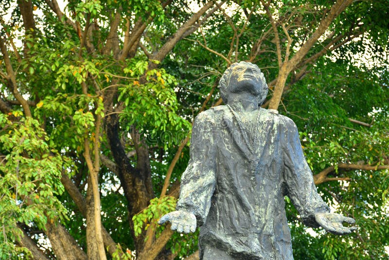 Lorenzo Ruiz Statue in Manila, Philippines Editorial Photo - Image of ...