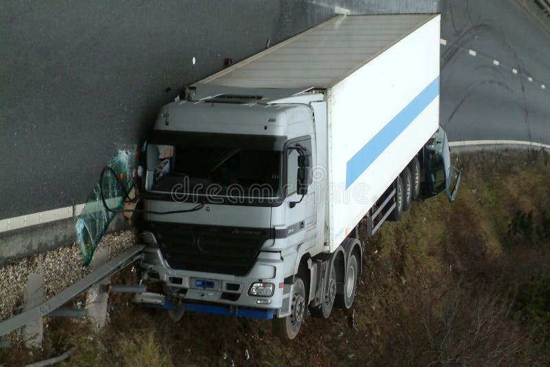 Lorry crash editorial photo. Image of policing, smashing - 99384111