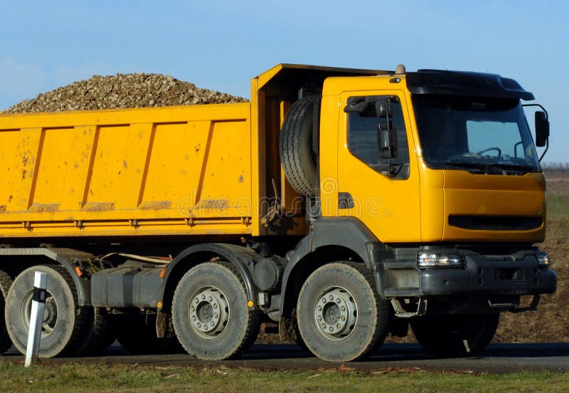 Lorry yellow στοκ εικόνες. εικόνα από - 3154226