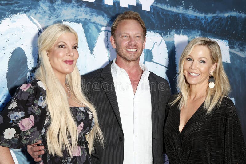 Zombie Tidal Wave Premiere Screening Editorial Image - Image of north ... Zombie Tidal Wave Premiere Screening Editorial Image - Image of north ...