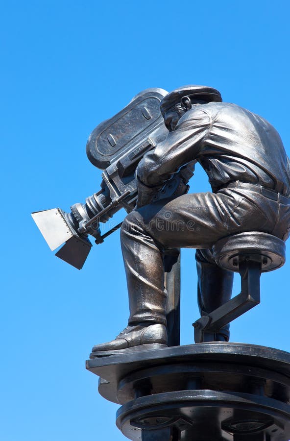 A Filmmaker Statue in the Universal Studios, Hollywood Editorial Stock ...