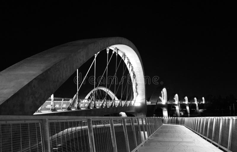 Los Angeles 6th Street Viaduct Editorial Stock Photo - Image of night ...