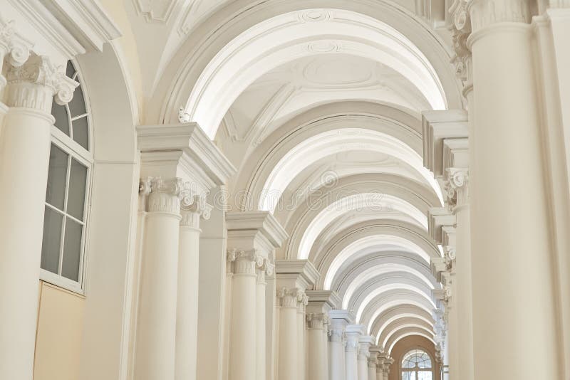 Los Arcos Blancos Con Columnas En El Templo Foto de archivo - Imagen de ...