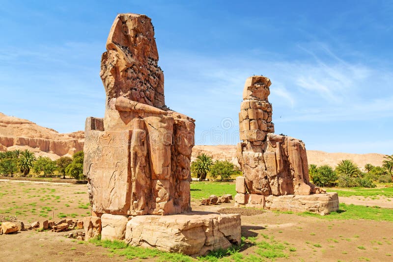 Los Colosos De Memnon En Luxor Imagen de archivo - Imagen de egipcio ...