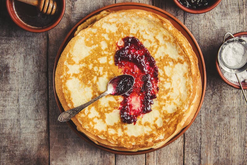 Los Crespones Son Hechos En Casa Crepes Foto de archivo - Imagen de ...