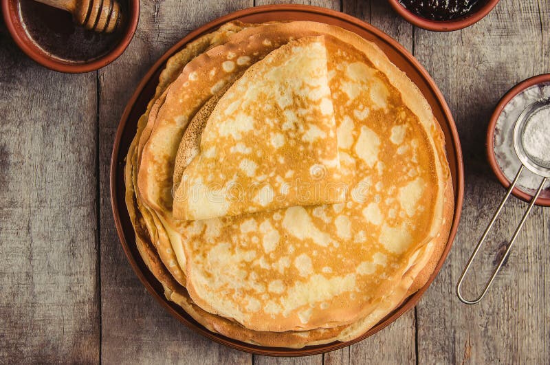 Los Crespones Son Hechos En Casa Crepes Foto de archivo - Imagen de ...