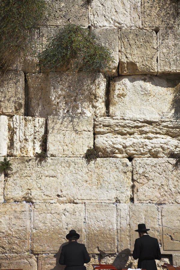 Los judíos religiosos imagen de archivo. Imagen de templo - 18552449