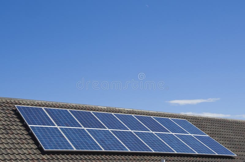 Los paneles solares foto de archivo. Imagen de electricidad - 31636408