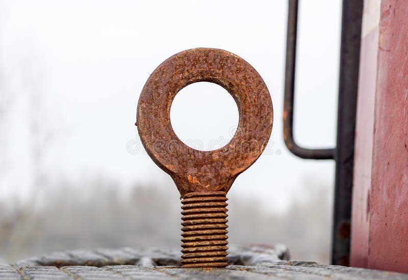Los Pernos De Argolla Almacenan, Levantando Los Accesorios Foto de ...