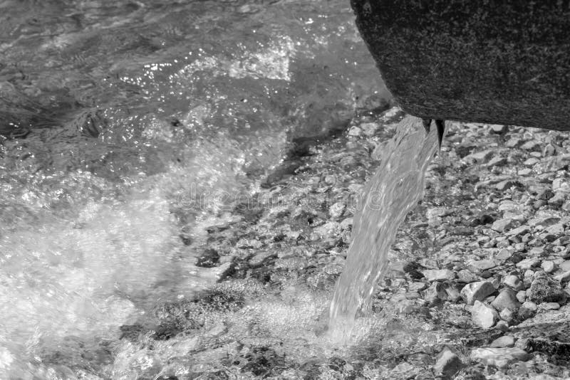 Lossing Van Giftig of Vervuild Water in Een Rivier of Een Meer Stock ...