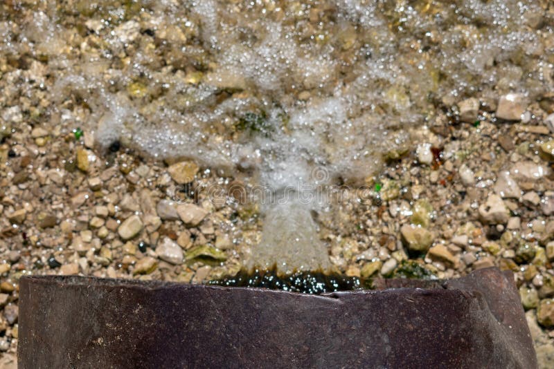 Lossing Van Giftig of Vervuild Water in Een Rivier of Een Meer Stock ...