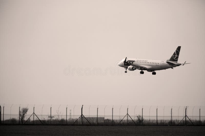 LOT Polish Airlines Plane Landing on Runway Editorial Photo - Image of ...