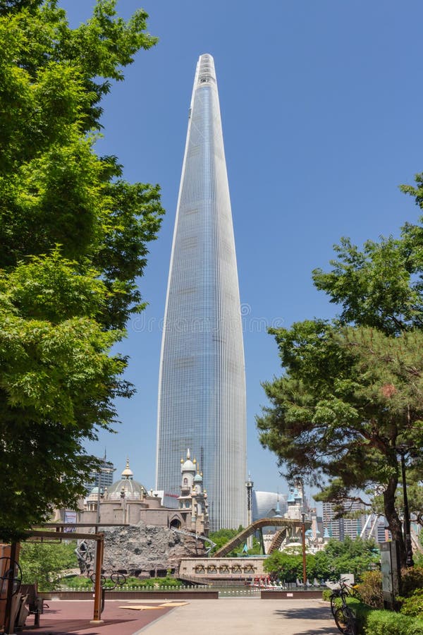 Lotte tower in Seoul editorial stock photo. Image of night - 153703018
