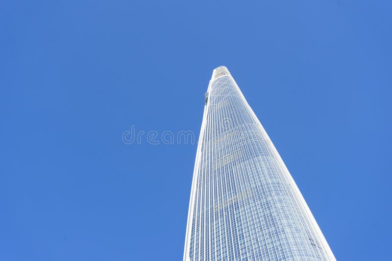 Lotte World Tower Con El Cielo Azul Claro Foto de archivo - Imagen de ...