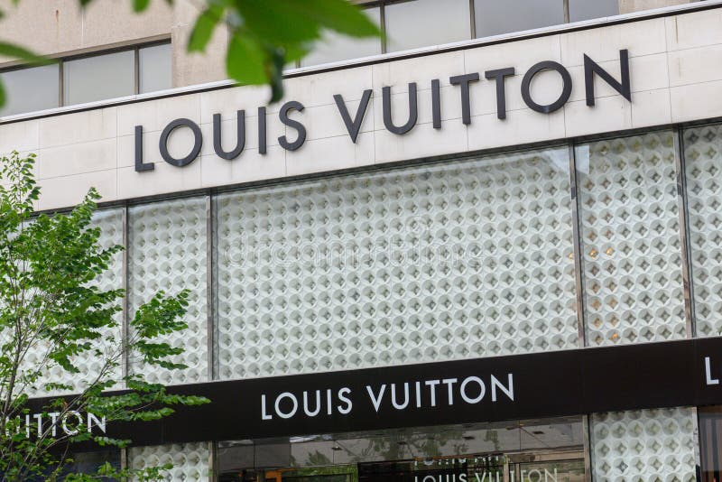 Louis Vuitton store sign editorial image. Image of banner - 351310515