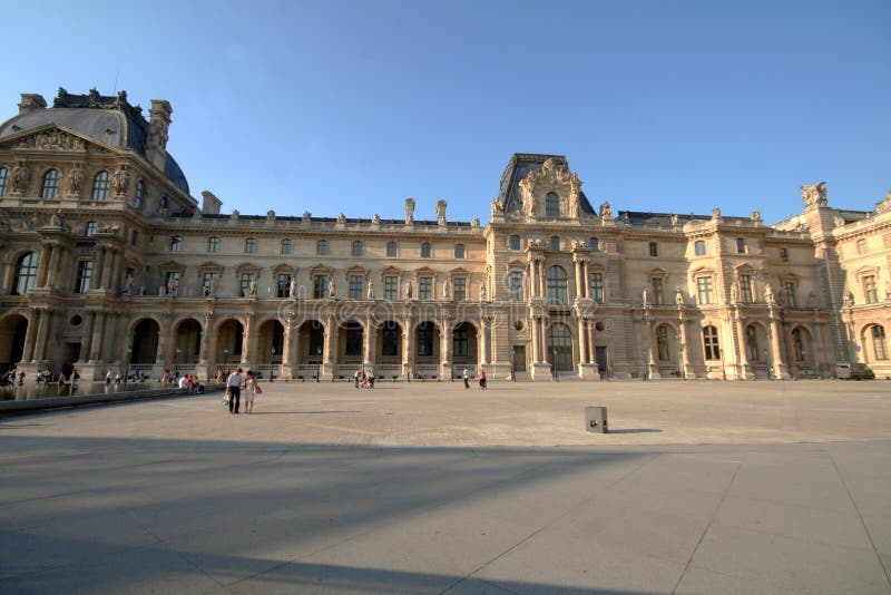 Louvre Building Picture. Image: 951011
