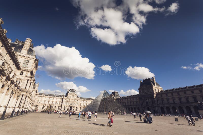 The Louvre editorial stock photo. Image of iconic, monument - 32378503