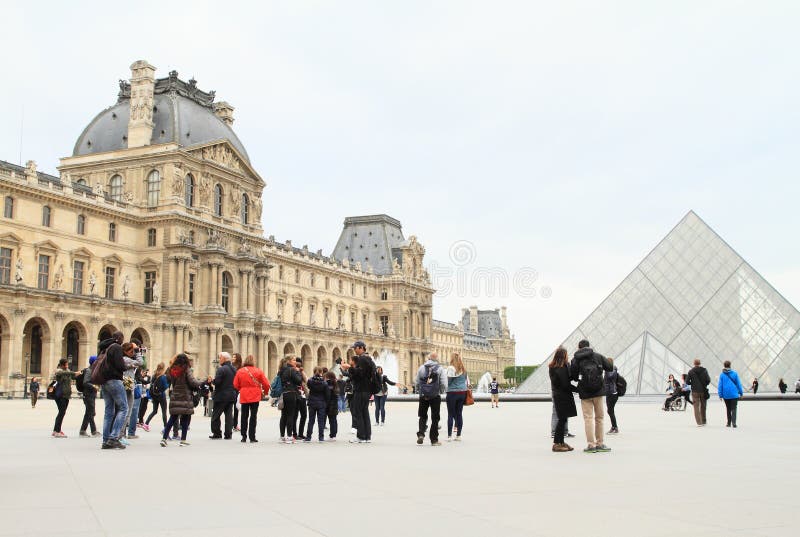 Louvre del palacio foto de archivo editorial. Imagen de francia - 72451538