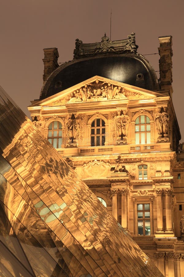Louvre Reflection - Paris, France Editorial Stock Photo - Image of ...