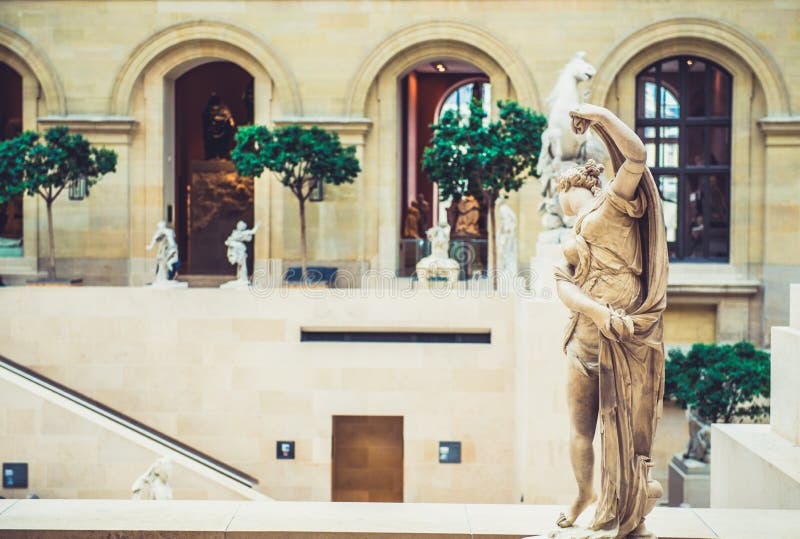 Louvre Museum interior editorial stock image. Image of landmark - 61322534