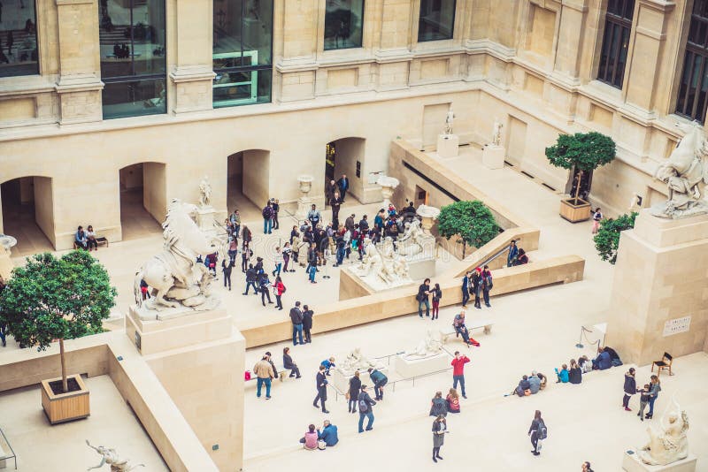 Louvre Museum interior editorial photo. Image of history - 61322331