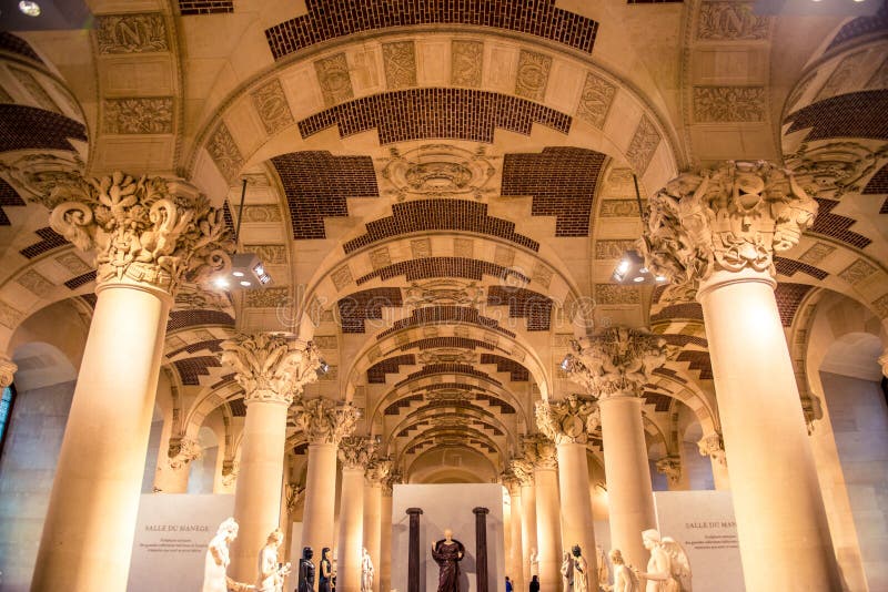 Louvre Museum editorial photography. Image of interior - 79942332