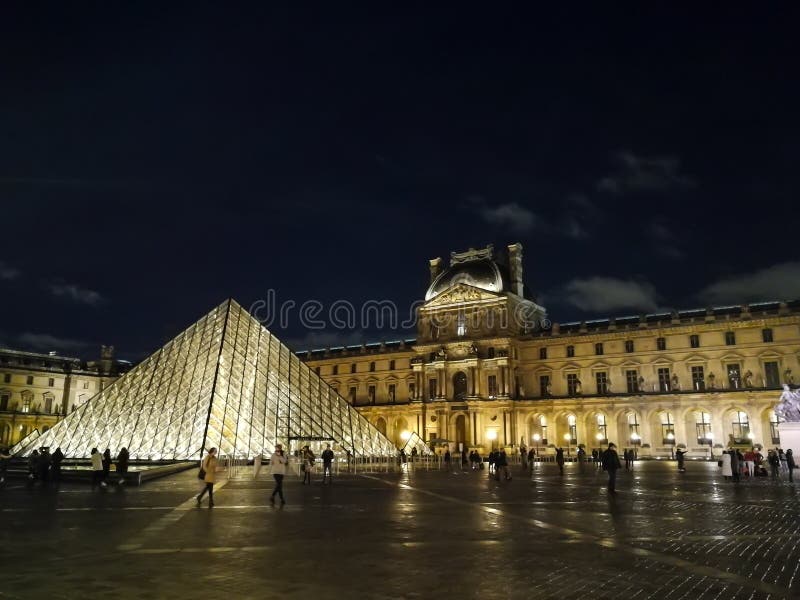 The Louvre Museum in Paris at Night Editorial Stock Photo - Image of ...