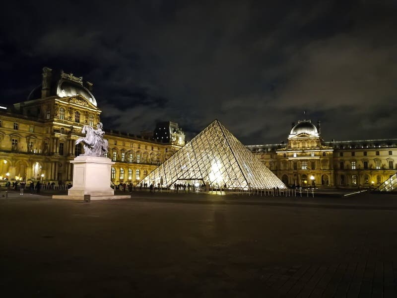 The Louvre Museum in Paris at Night Editorial Photo - Image of light ...