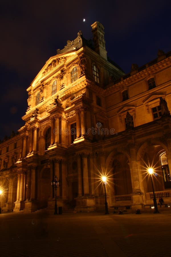 Louvre at night editorial image. Image of musee, paris - 12688115