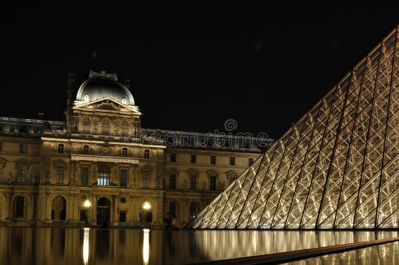Louvre by night editorial photo. Image of darkness, paris - 43059266