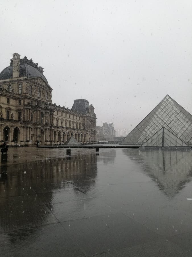 Louvre palace editorial image. Image of paris, palace - 119194550