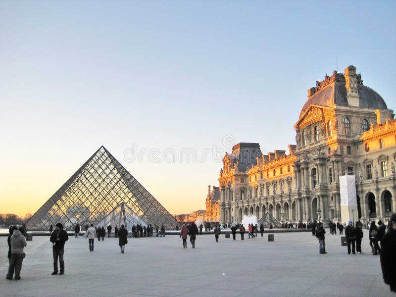 Louvre, Paris editorial photo. Image of france, pond - 28268246