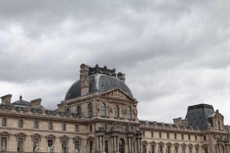 The Louvre in Paris, France Editorial Stock Photo - Image of louvre ...