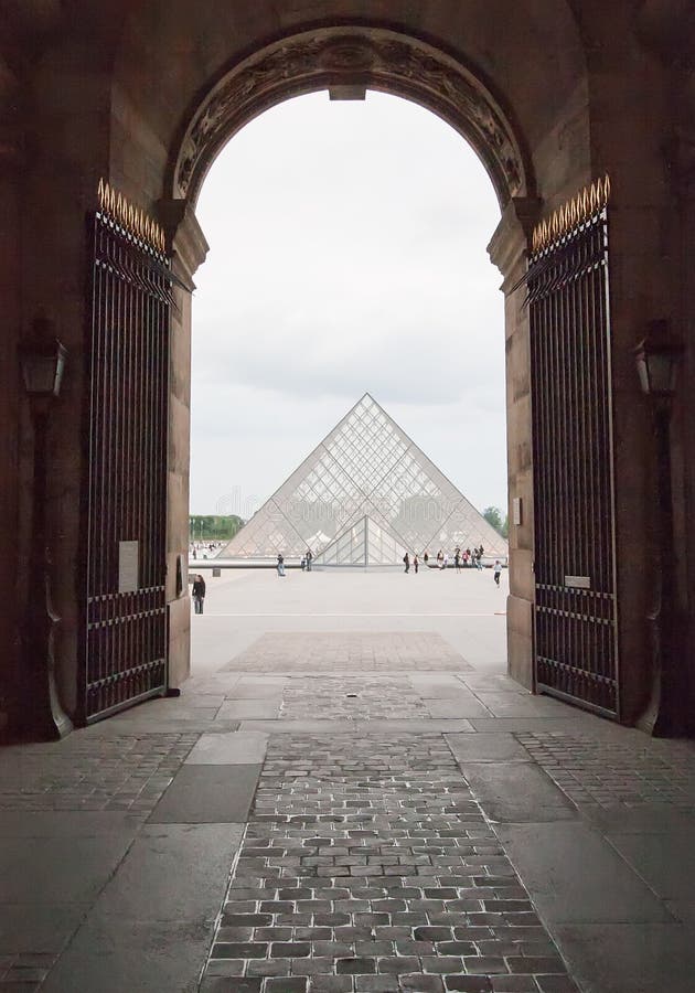 Louvre in Paris editorial photo. Image of entrance, framed - 36887626