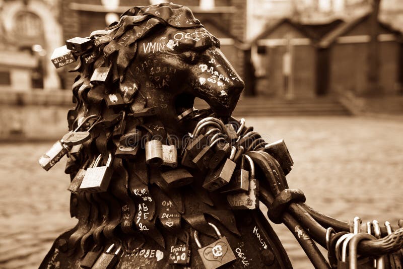 Love Padlocks at Rusty Statue of Bronze Lion Editorial Photography ...