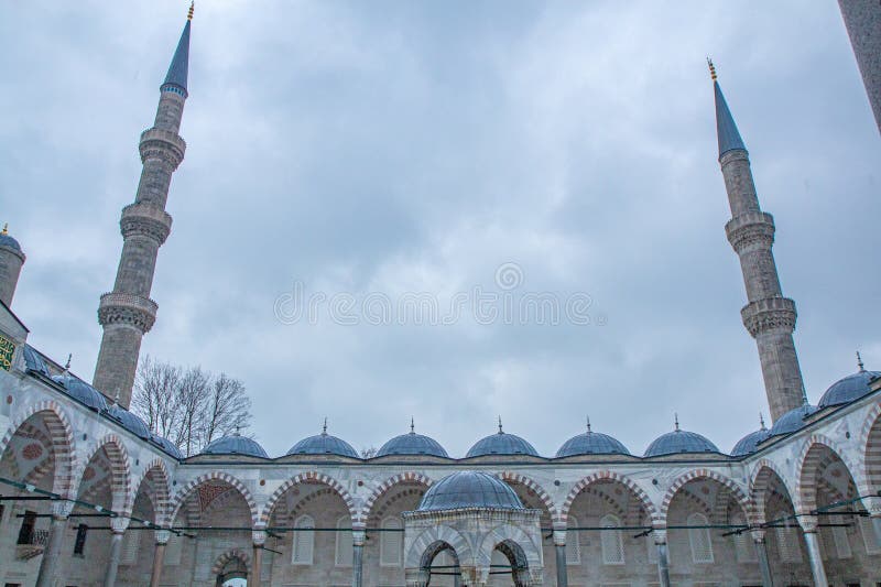 Istanbul Mosque Architecture: Exterior View of Historic Building Stock ...