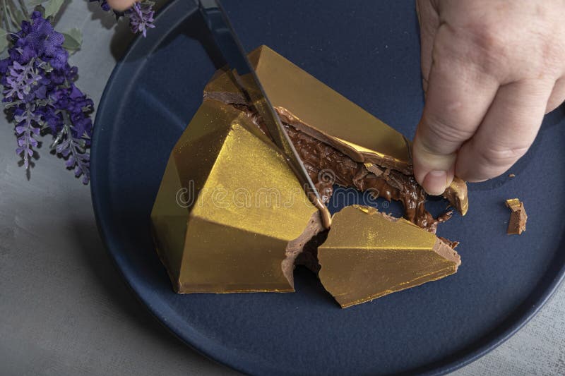 Low Key_Belgian Milk Chocolate Easter Egg in Golden Front Shape_10 ...