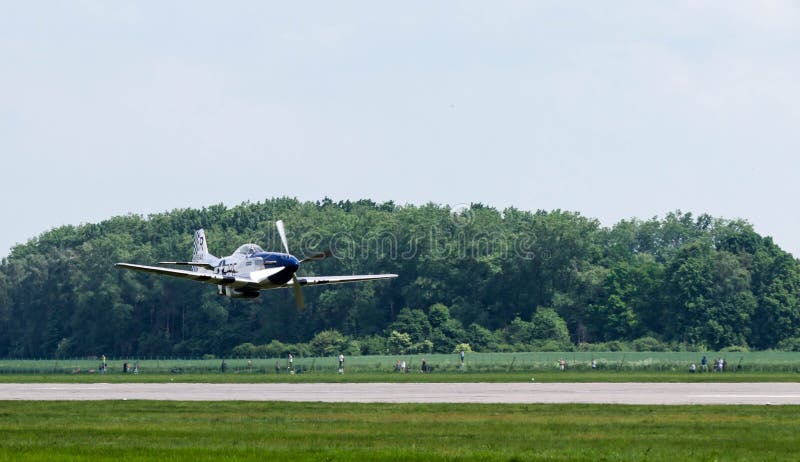 Low Pass editorial stock photo. Image of united, show - 82600908