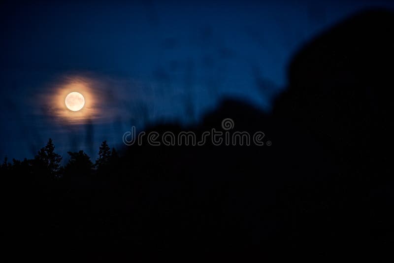Low standing full moon 2 stock photo. Image of horizon - 101848166