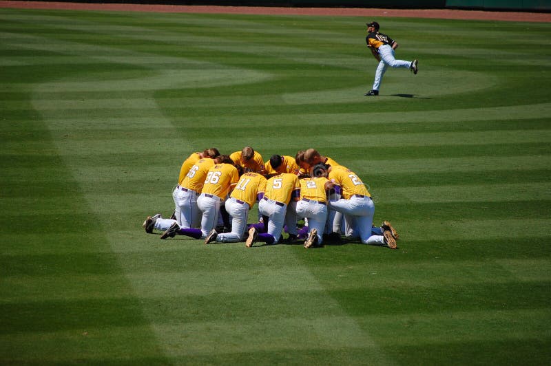LSU Huddle editorial stock image. Image of huddle, tigers - 19544904