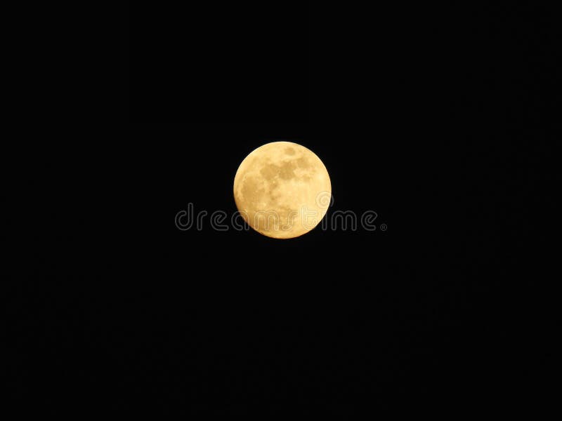 Lua Amarela Linda Com Fundo Preto Noturno Imagem de Stock - Imagem de ...