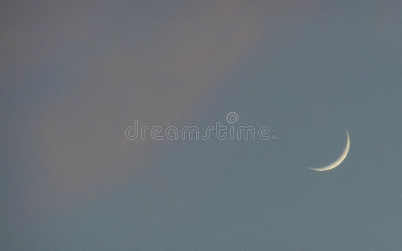 Lua Crescente Com Fundo Cinza-rosa E Azul Imagem de Stock - Imagem de ...