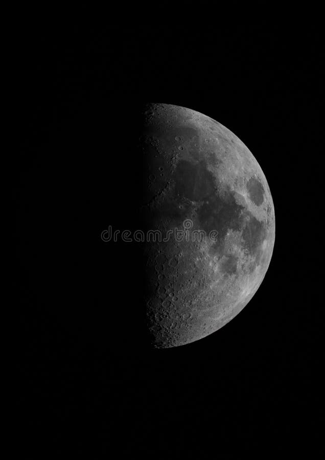 Fase Da Lua Do Primeiro Trimestre Imagem de Stock - Imagem de ...