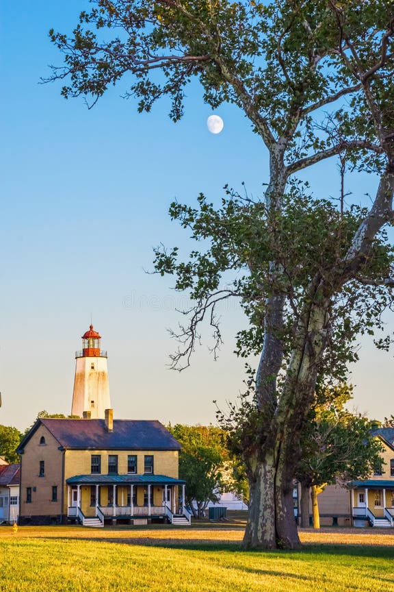 Lua sobre o forte Hancock foto de stock. Imagem de farol - 101266670