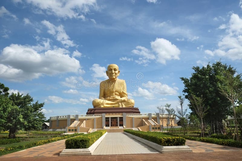 Luang Pu Thuat 库存照片. 图片 包括有 旅行, 发芽, 泰国, 最大, 什么, 佛教, 金子 - 103049584